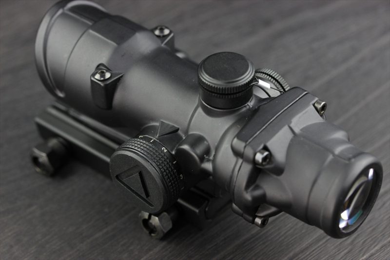 OPTICS TRIJICON ACOG Chevron 4倍スコープ