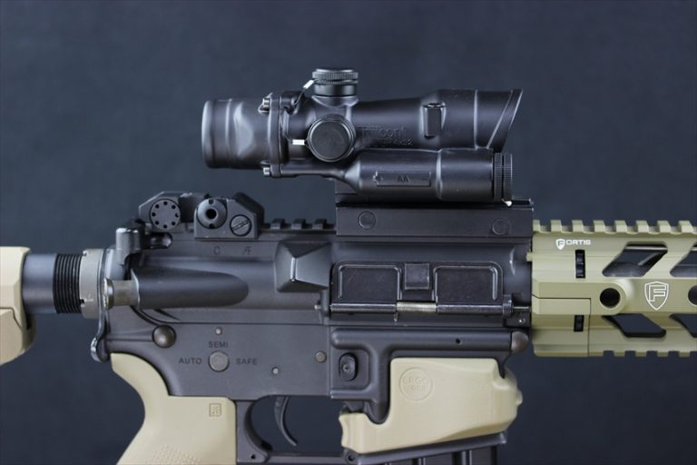 OPTICS TRIJICON ACOG Chevron 4倍スコープ