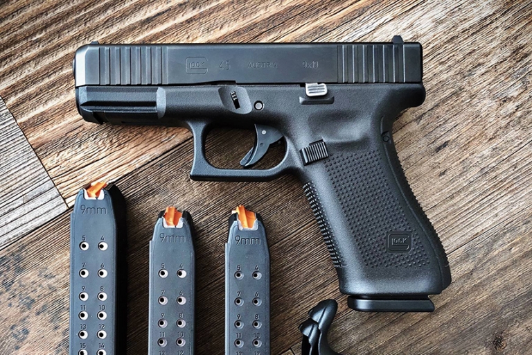 GLOCK（グロック）：あらゆる装備に合わせやすい定番ハンドガン