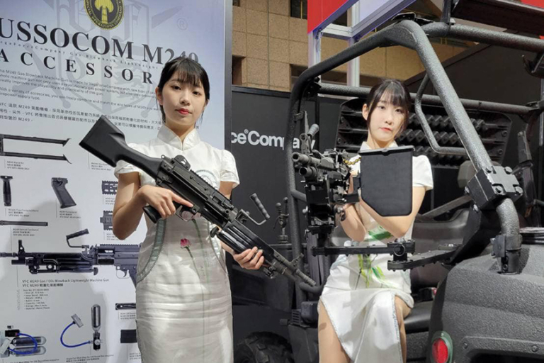VFC が ガスブロ M249 ライトマシンガン を発表！