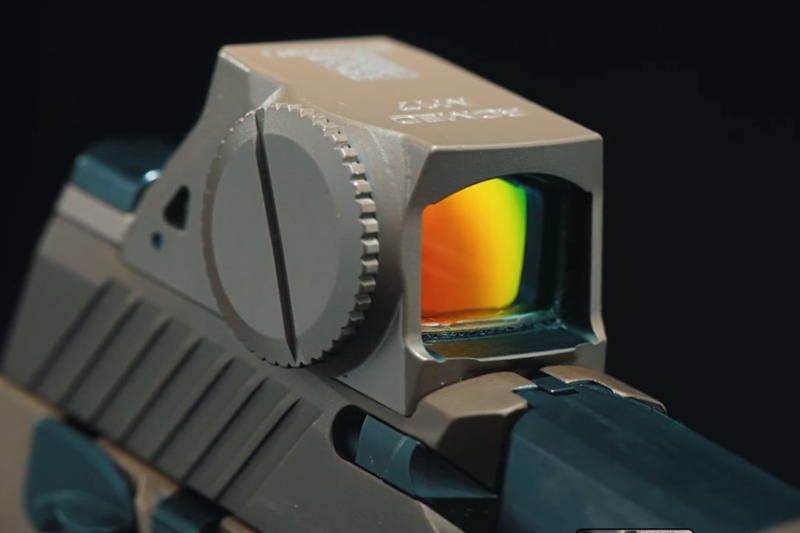 シグ・ザウエル M17 / M18 専用のドットサイト ROMEO M17 がデビュー