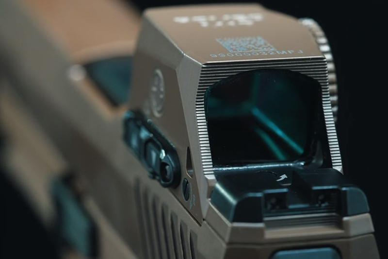 シグ・ザウエル M17 / M18 専用のドットサイト ROMEO M17 がデビュー